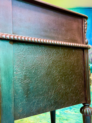 Viral Vanity Moody Makeover in Metallic Blue, Green & Lavender ...